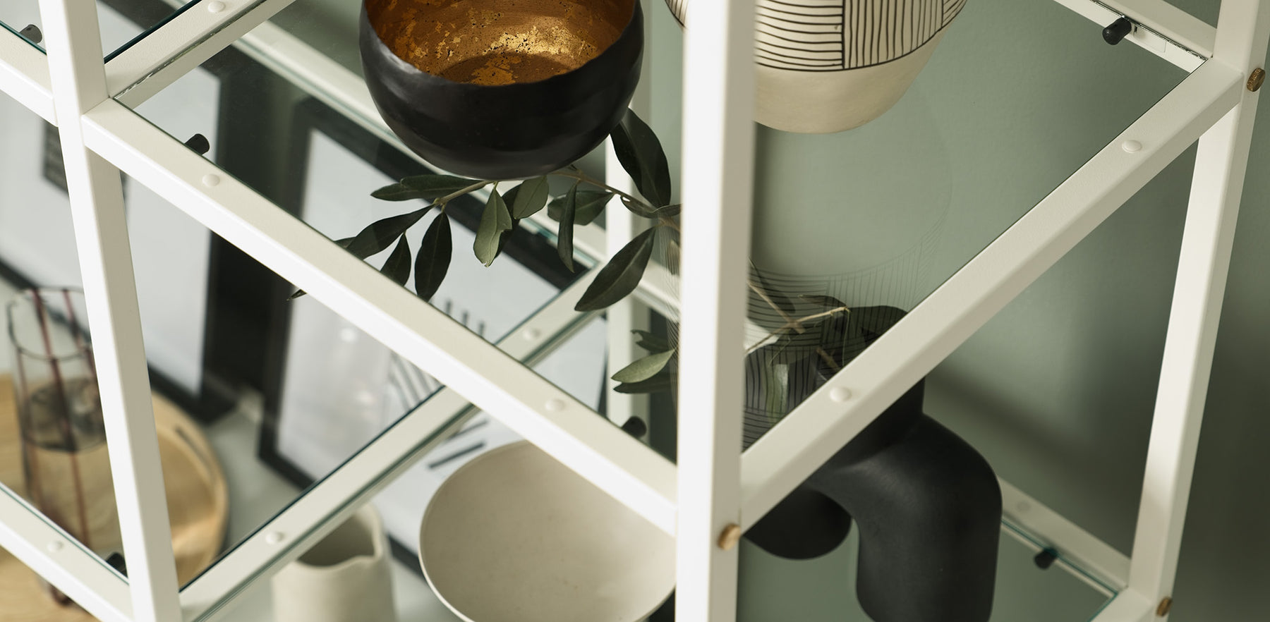 Custom Glass Shelves | Bespoke Glass Shelves & Cabinets | Shelved